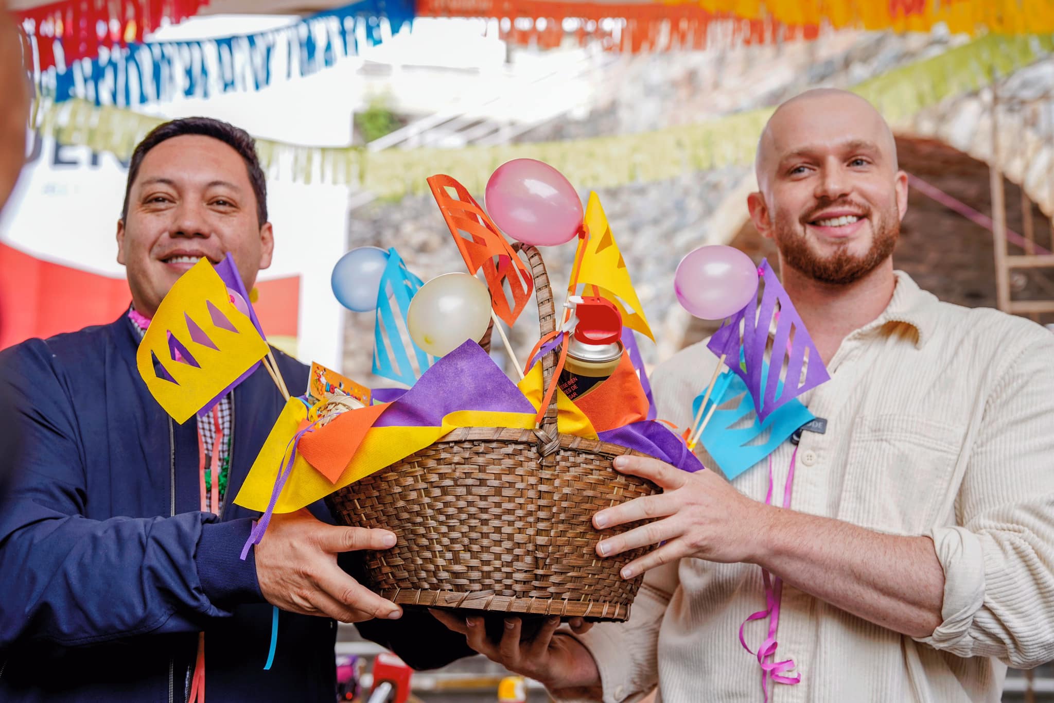 Vive el Jueves de Compadres 2024 en Cuenca - VisitCuenca